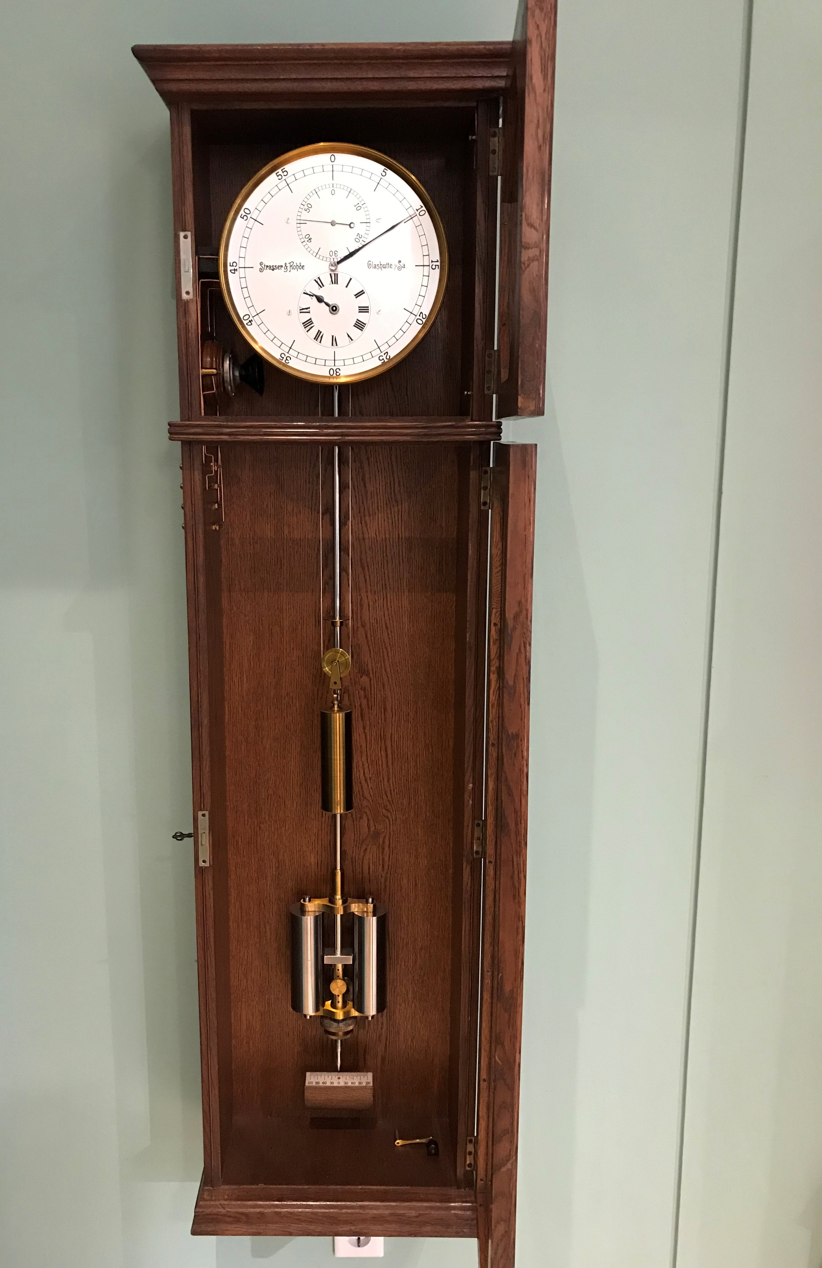 Strasser & Rohde Precision-Pendulum-Clock